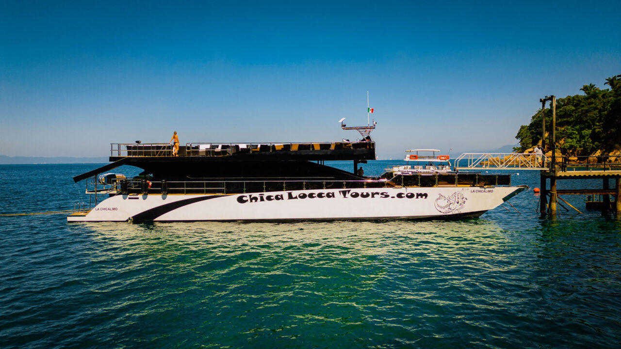 Chica Mega Yacht Limousine of the Sea 2 - Private Yacht Charter