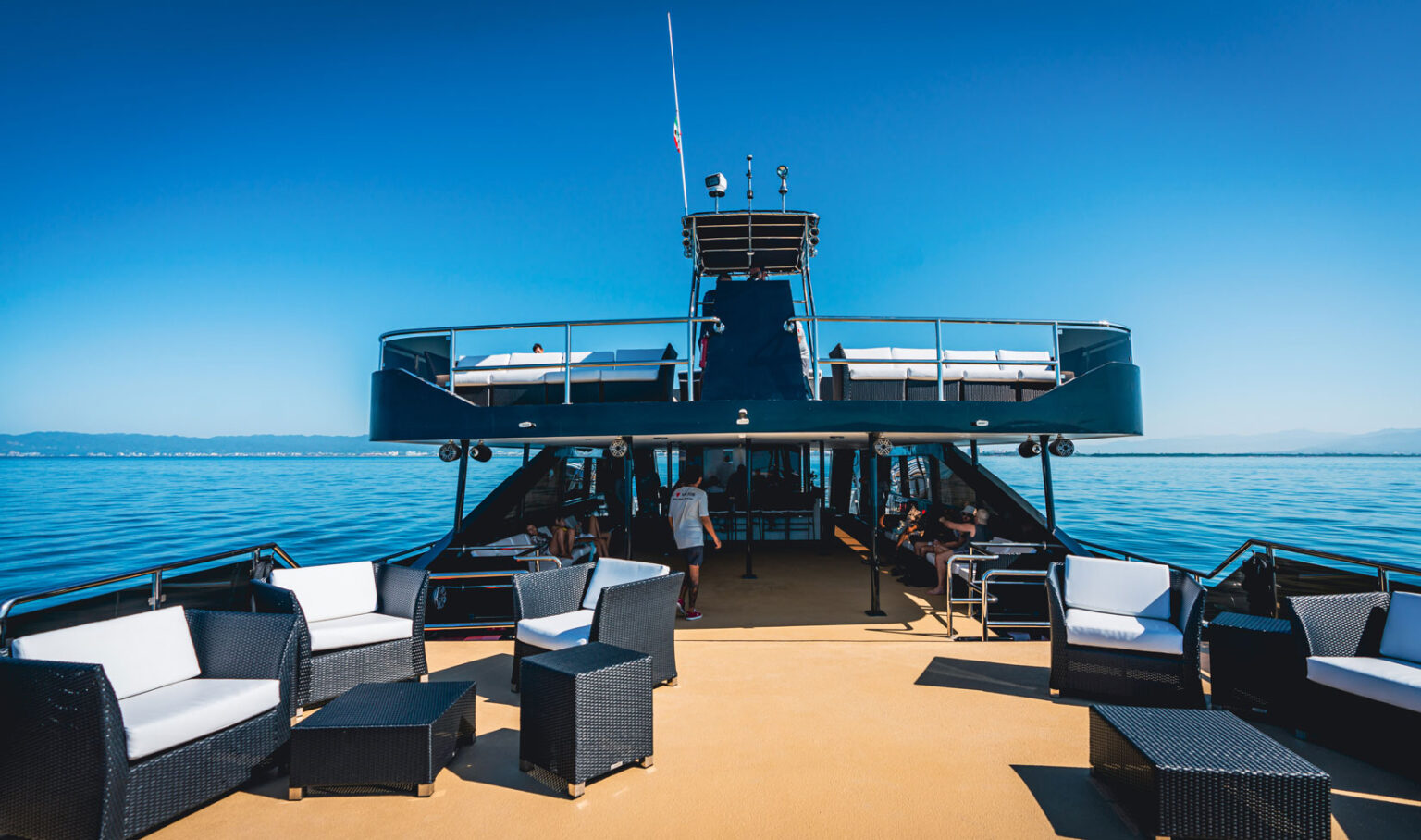 Chica Mega Yacht Limousine of the Sea 2 - Private Yacht Charter