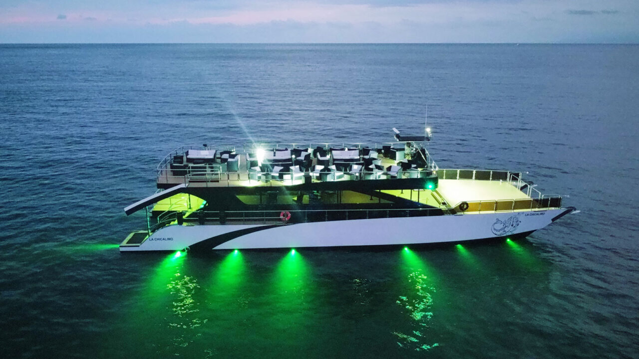 Chica Mega Yacht Limousine of the Sea 2 - Private Yacht Charter
