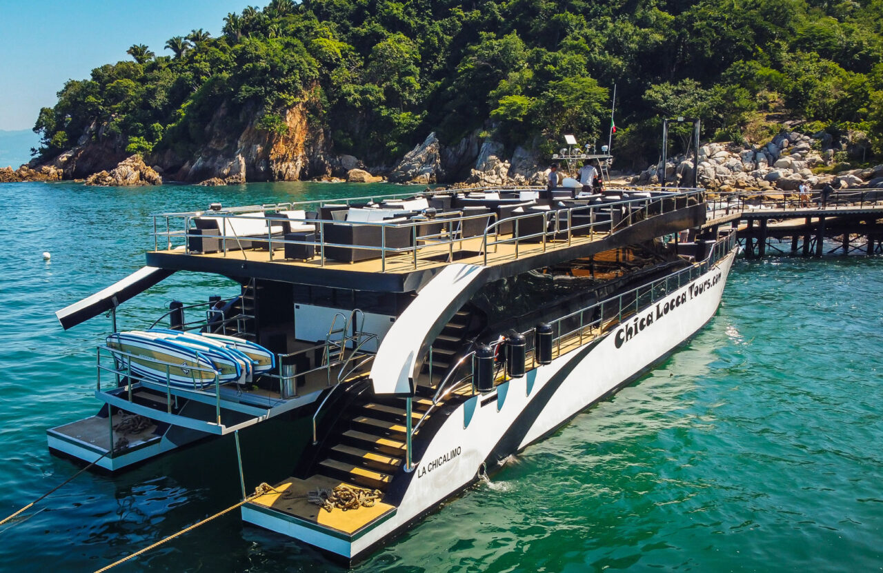 Chica Mega Yacht Limousine of the Sea 2 - Private Yacht Charter
